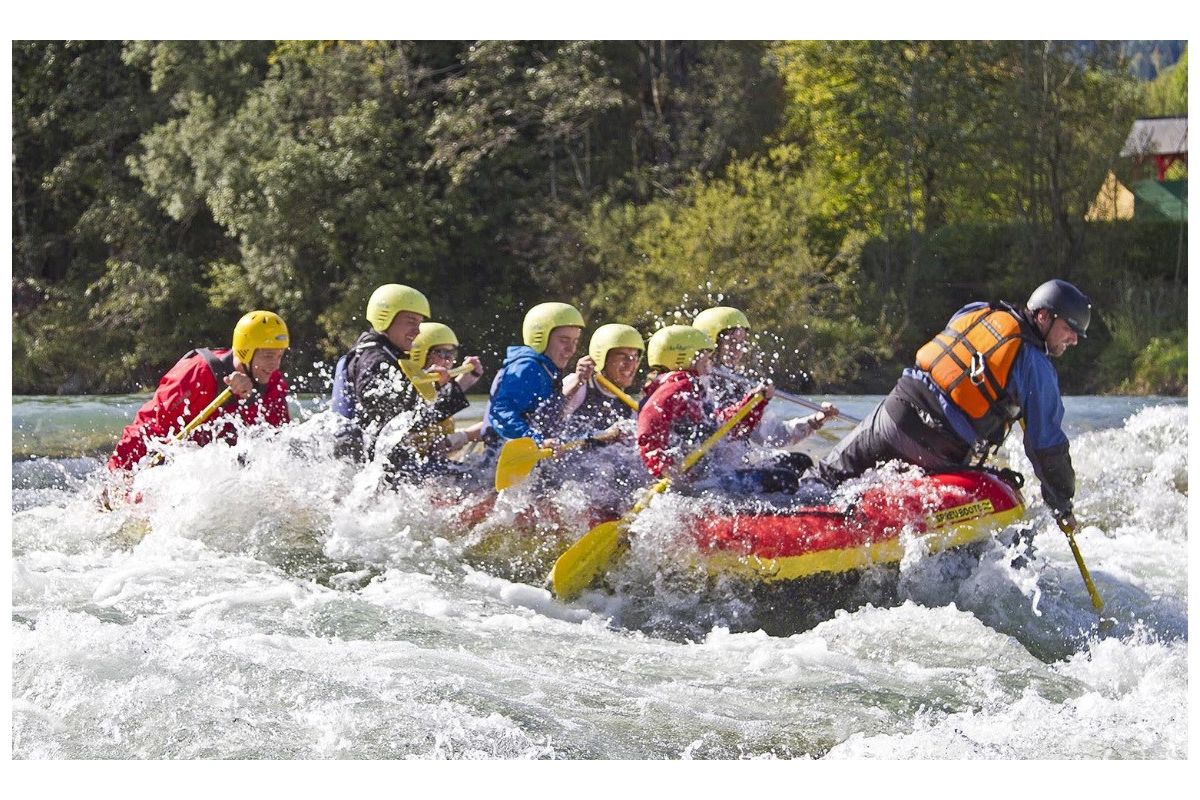 Rafting pontonowy na Dunajcu z biurem Trio Travel - wycieczka na ...